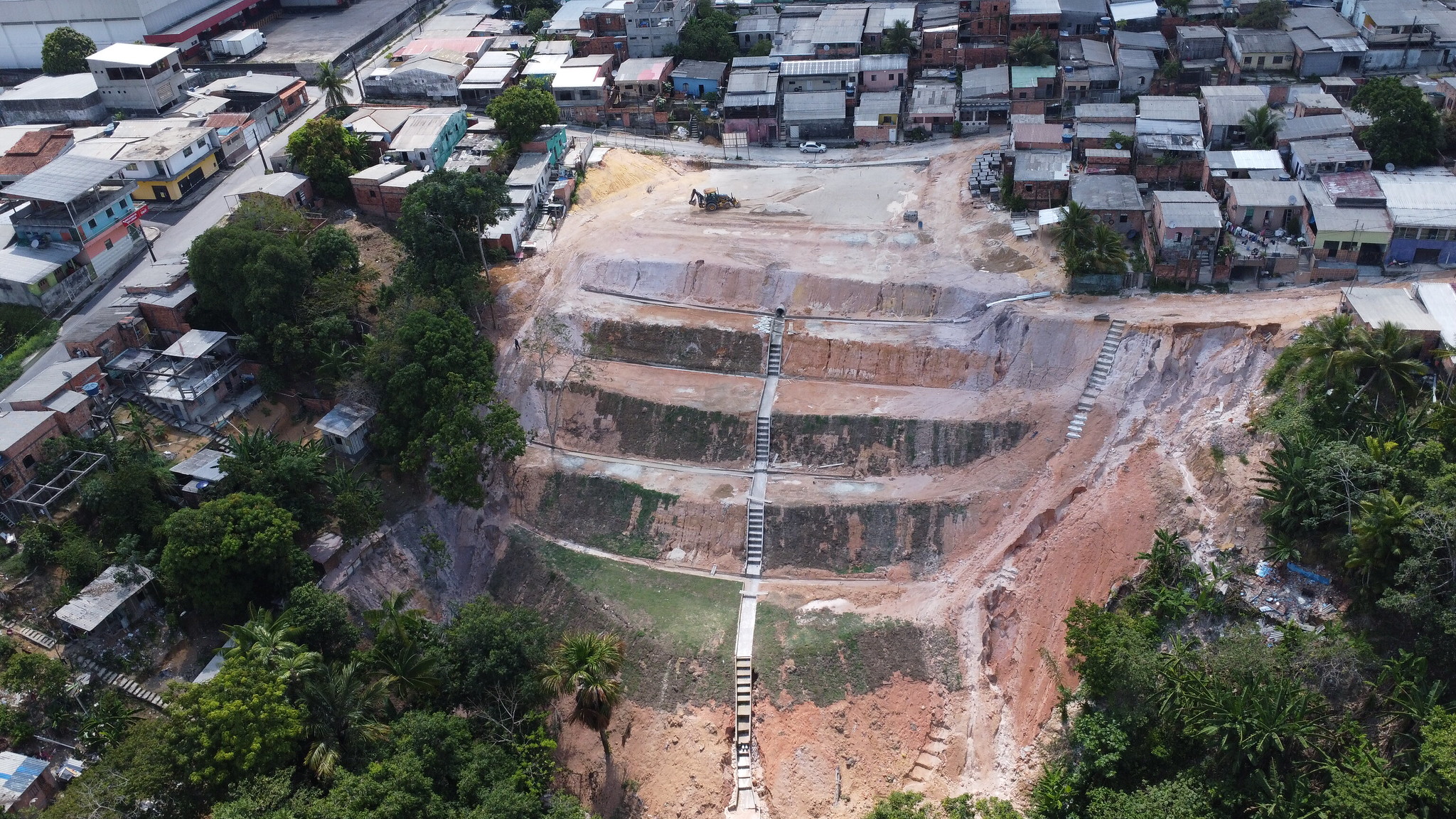 Prefeitura De Manaus Trabalha Em Obra De Contenção De Erosão No Bairro