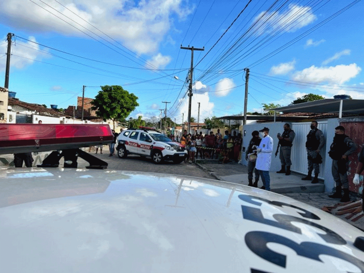 Jovem é Morto Com Mais De 20 Tiros Por Grupo Em Carro Enquanto