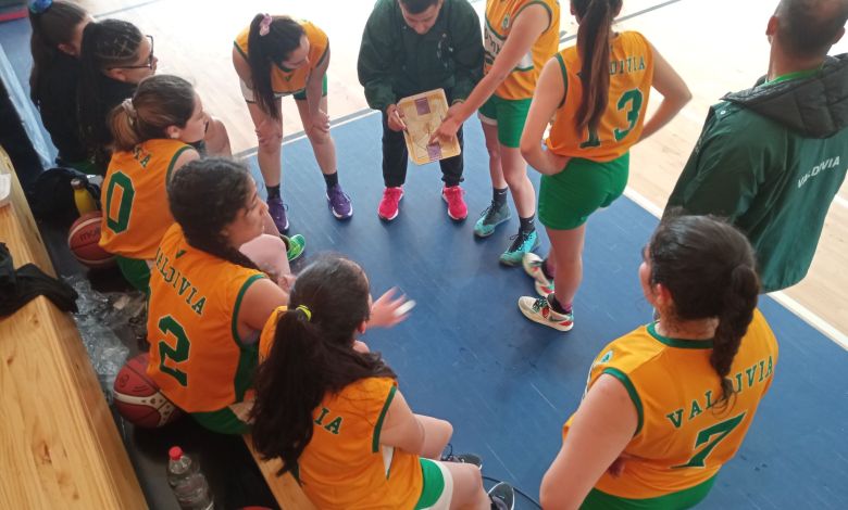 Selección De Básquetbol Femenino De Santo Tomás Valdivia Salió Campeón