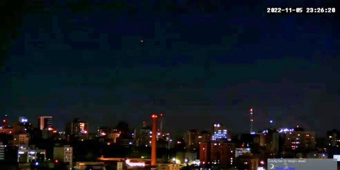 Luzes Não Identificadas São Vistas No Céu De Porto Alegre Pilotos