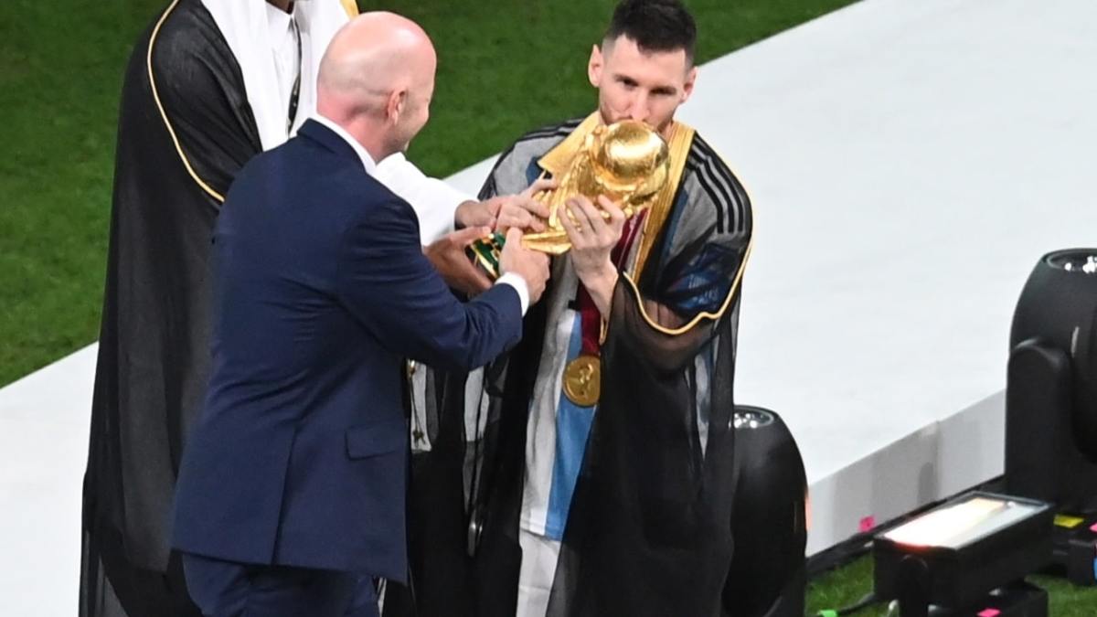 ¿qué Es El Bisht La Túnica Con La Que Messi Levantó La Copa Del