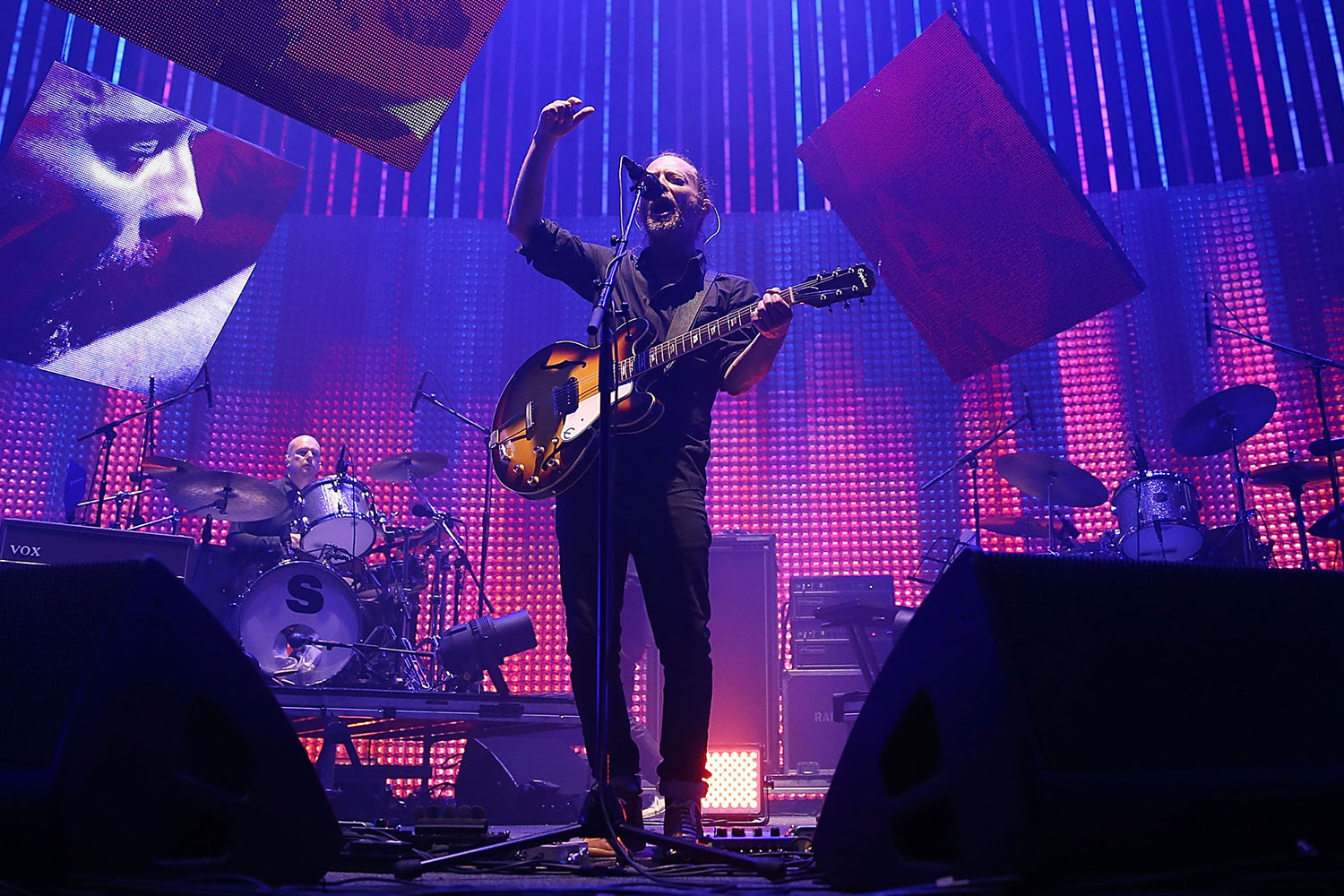 Radiohead Interpreta En Vivo “the Bends” Y “fake Plastic Trees” Por