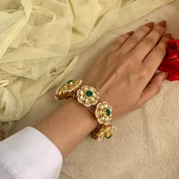 Gold Plated Green Paachi Kundan Pochi Putstyle