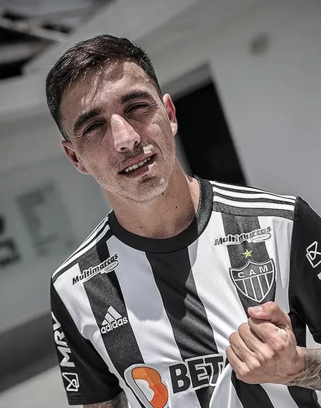 Atlético Mg Anuncia Renzo Saravia Lateral Direito Que Trabalhou Com