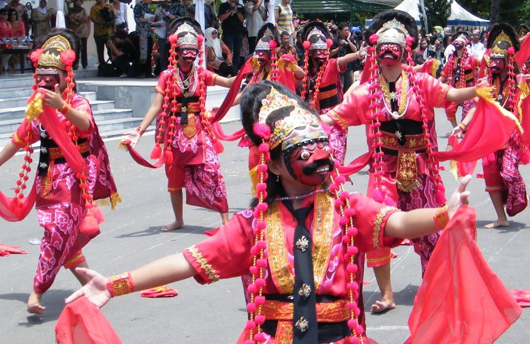 Tari Topeng Sejarah Filosofi Strutuk Pementasan Jenis Gaya Musik