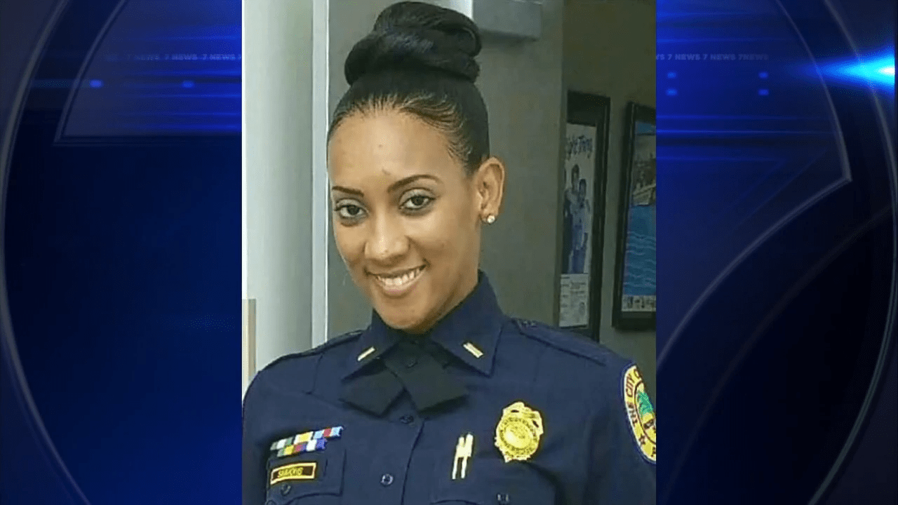 Keandra Simmons A Senior Officer Is Suing The Miami Police Department