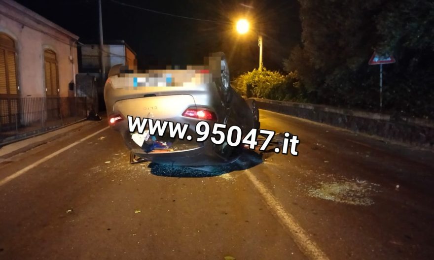 Acicastello Auto Sbatte Contro Un Muro E Si Ribalta Ferito Conducente