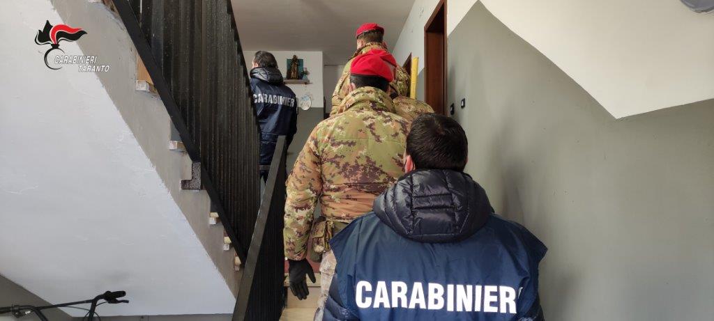 Controllo Del Territorio Nel Quartiere Tamburi Le Immagini Oltre Il