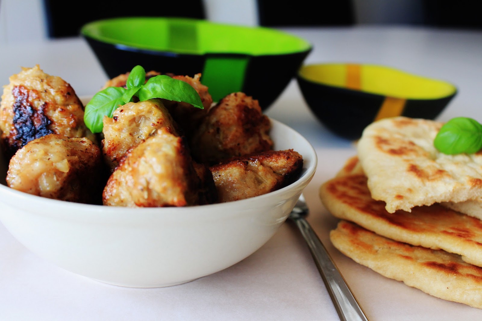 Kyllingekødboller Med Fladbrød Nemme Kyllingefrikadeller