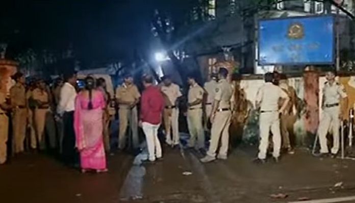 Maharashtra Rival Shiv Sena Factions Clash In Mumbai 5 Arrested