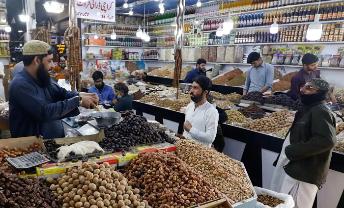 As Ramzan Starts Pakistanis Struggle With High Prices Amid Financial