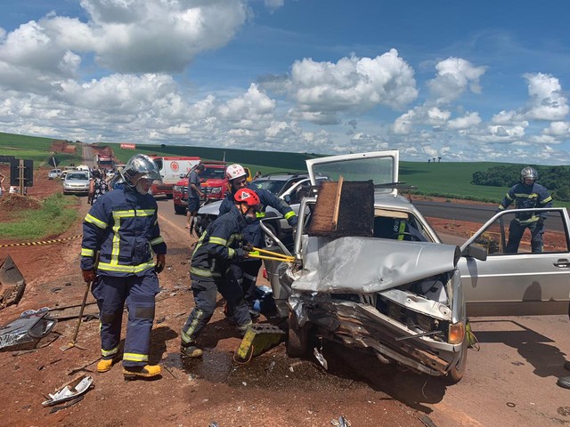 Seis Pessoas Ficam Feridas Em Acidente Entre Dois Carros Na Pr 323 O