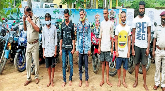 Police Arrests 6 Of Bike Lifter Gang 45 Stolen Bikes Seized Orissapost