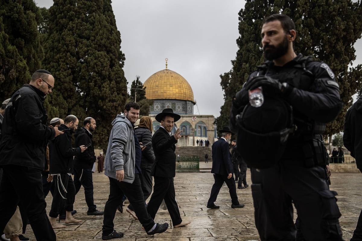 Hundreds Of Israel Settlers Storm Al Aqsa Mosque Compound Middle East