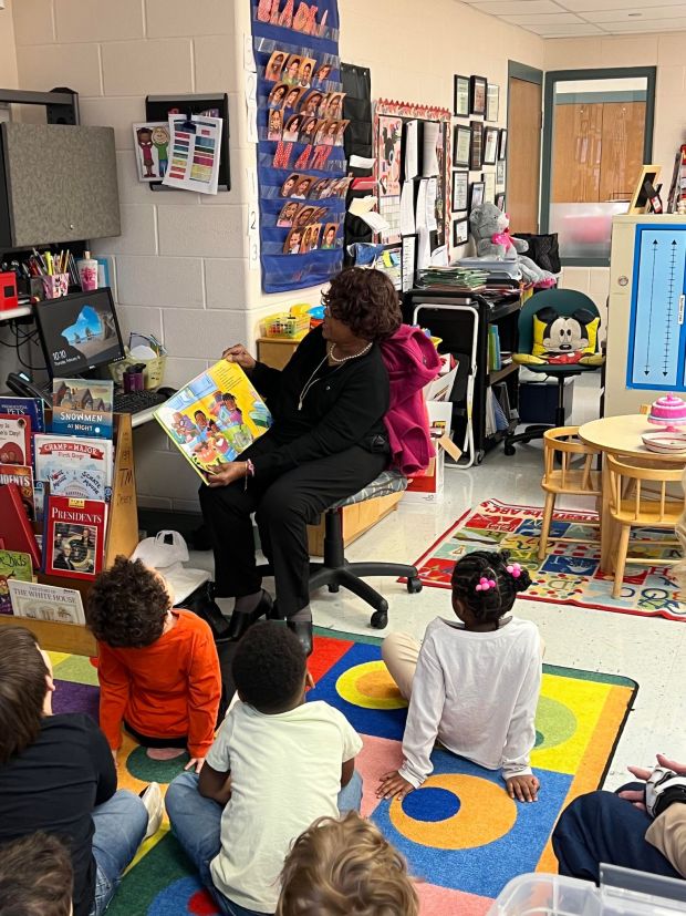 Alpha Kappa Alpha Sorority Reads To Lorain Students In Honor Of Toni