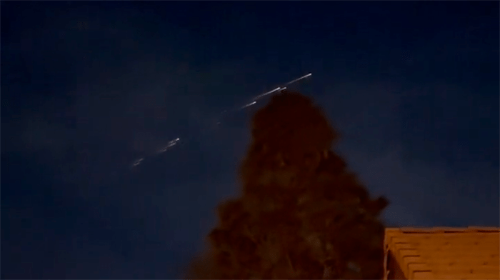 VÍdeo Graban Extraños Objetos Luminosos En El Cielo De California