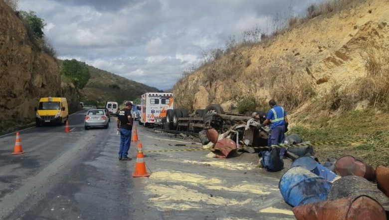 Região Caminhoneiro Morre Preso às Ferragens Após Grave Acidente Na Br