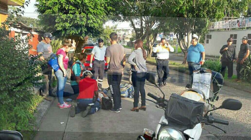 Dos Jóvenes Lesionados Tras Derrapar En Motocicleta Atiempo