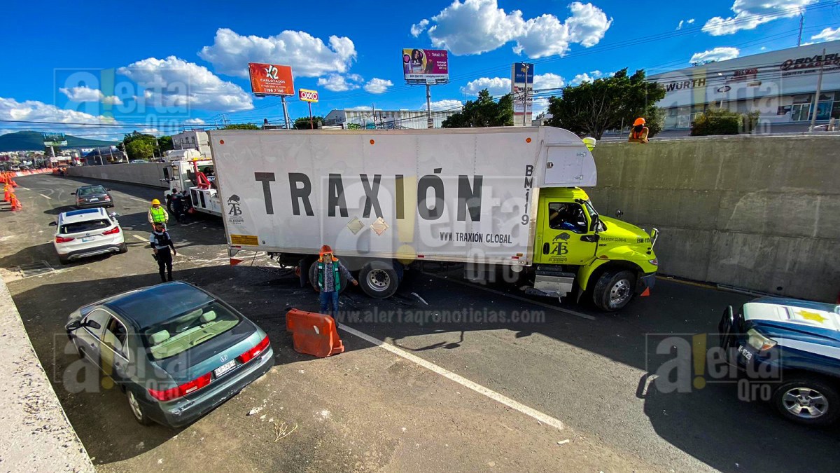 Camionero Se Desmaya Al Volante Y Choca En Paseo 5 De Febrero Alertaqro