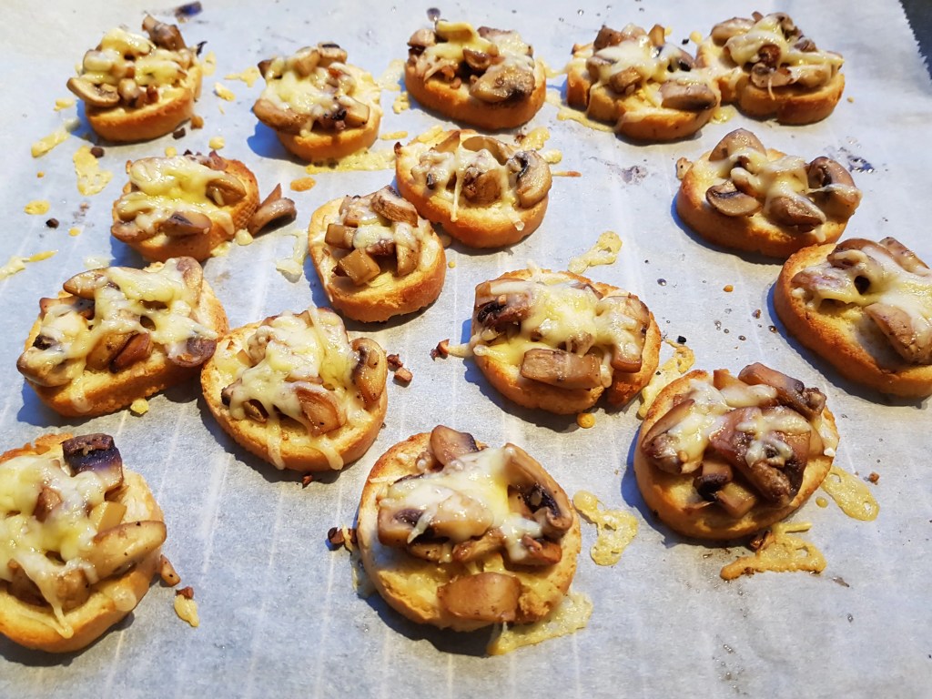 Gebakken Champignons Op Toast Met Knoflook En Kaas Snelle Snack