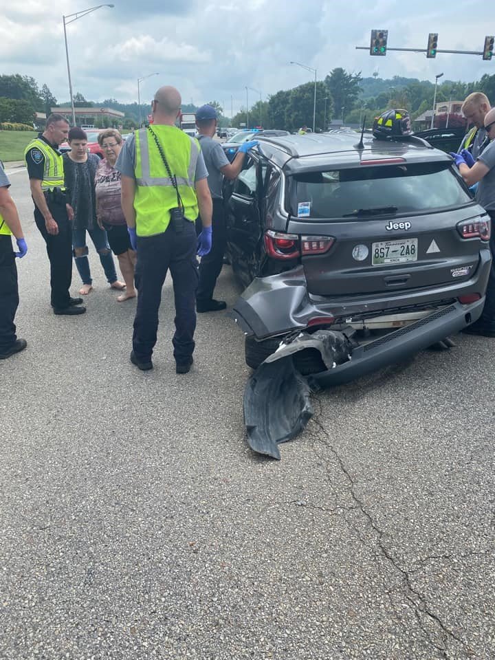 2 Arrested After Crashing Stolen Truck Into Vehicle On S Illinois