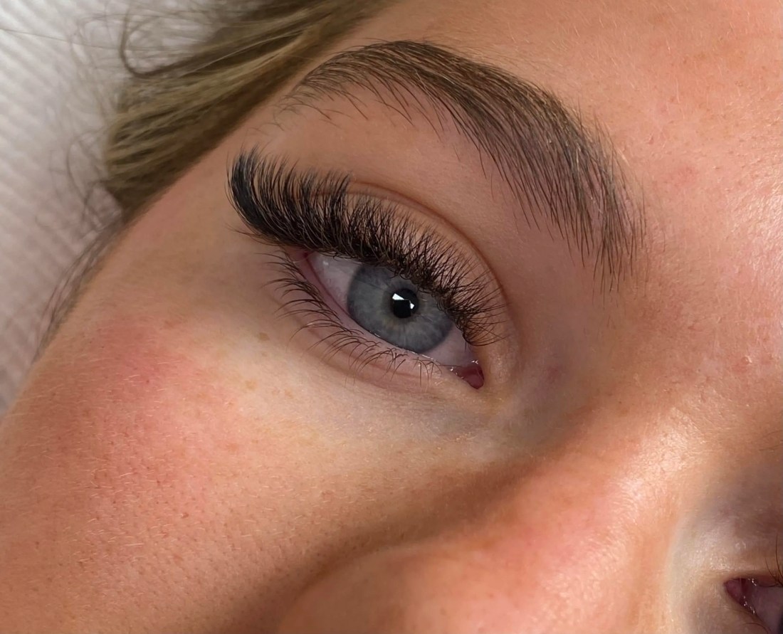 Avoiding Clumpy Lashes The Importance Of Proper Eyelash Extension