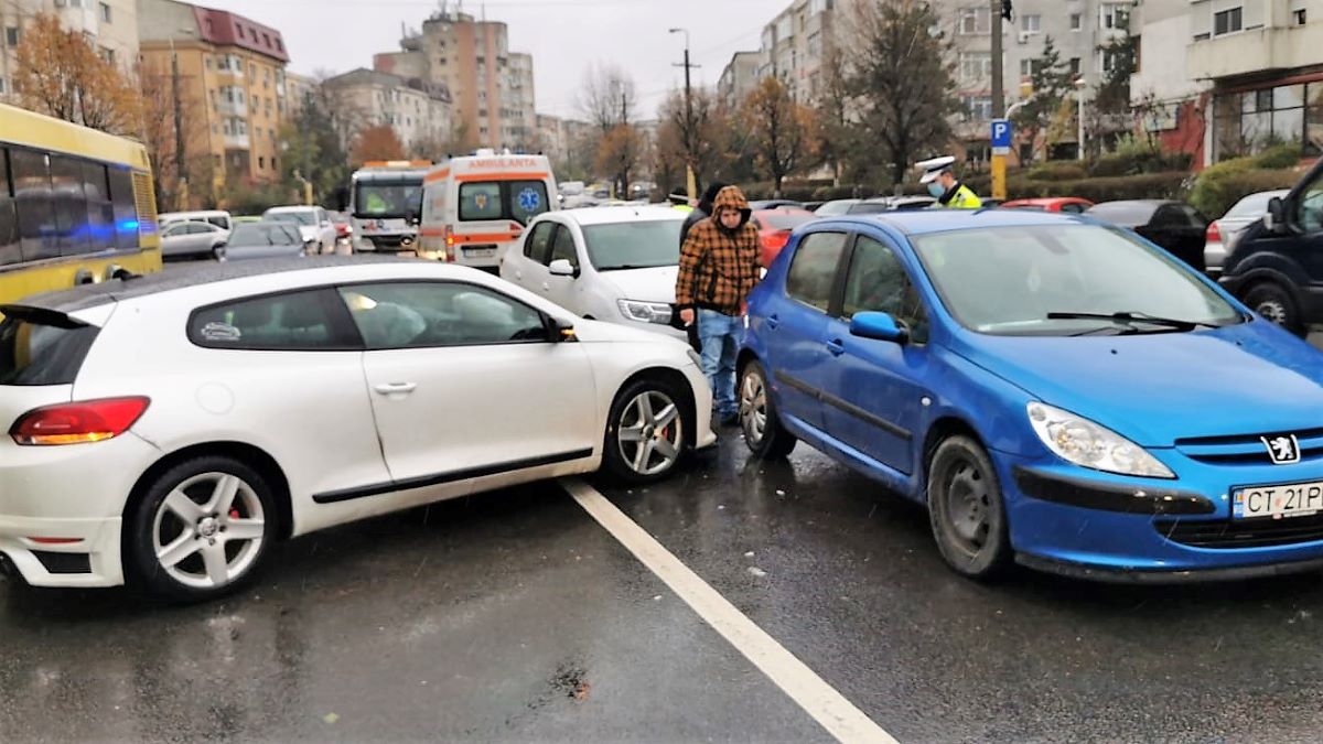 Foto O Femeie A Fost Rănită într Un Carambol Rutier Cu Patru