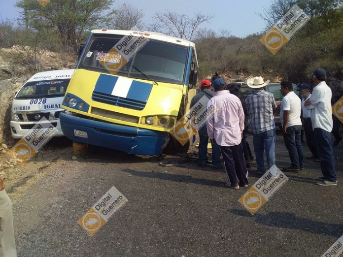 Choque Entre Camión De Pasajeros Y Camioneta Dejan Como Saldo Un Herido