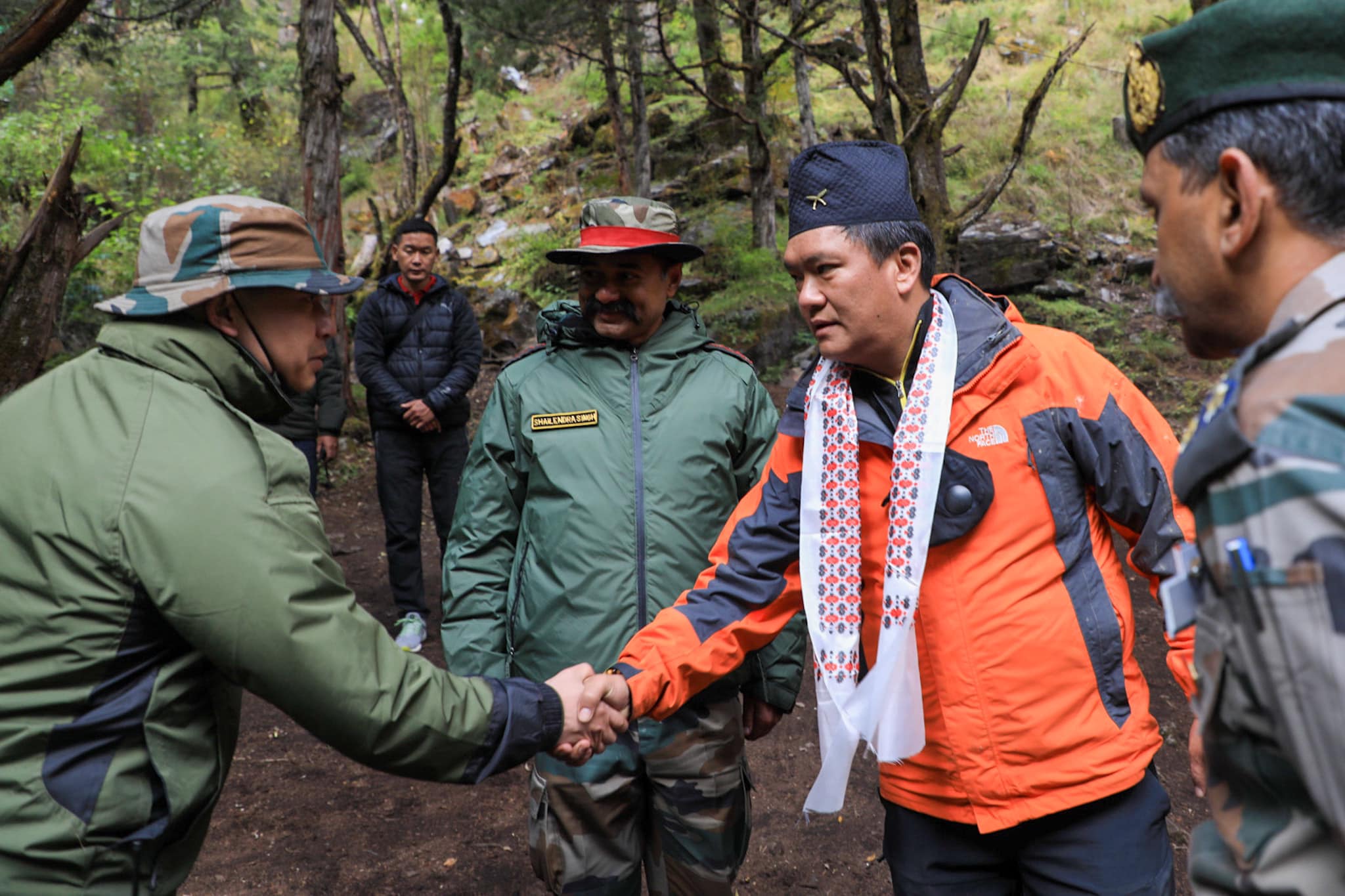 Arunachal Cm On Tour Of Border District Meets Soldiers At Yangtse Post