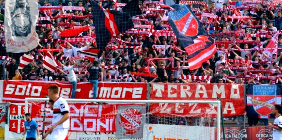 Gam Gam Curva Est Teramo Footballa45giri