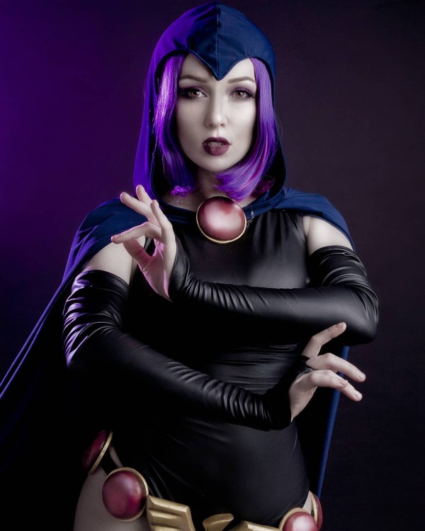 Wondeful Raven Cosplay From Teen Titans Pics