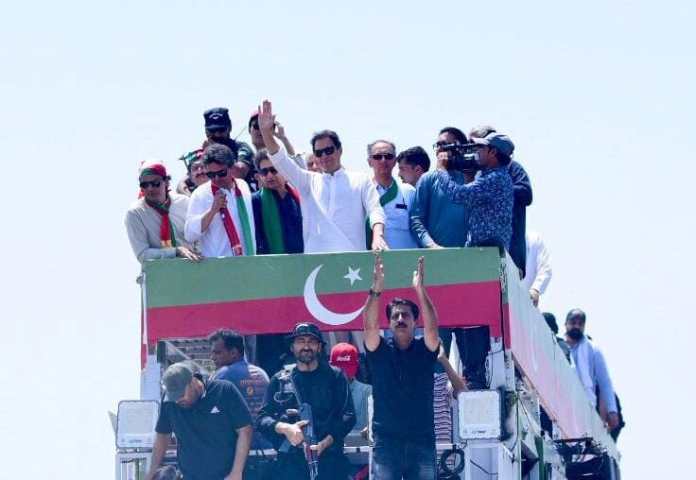 Imran Khan Begins Azadi March Towards Islamabad Protestors Clash With