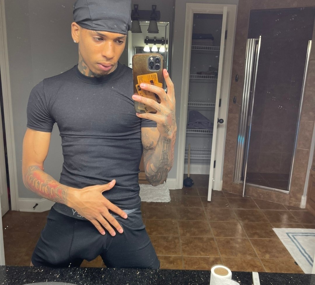 Nle Choppa Goes Viral After Sharing Massive D Print Pic Respectfully