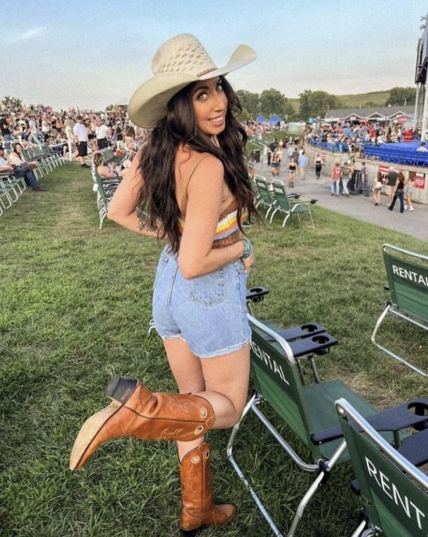 Country Concert Outfit Ideas Youll Want To Recopy Le Chic Street