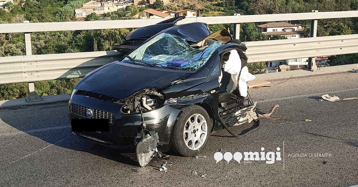 Incidente Sulla Sciacca Palermo Auto Completamente Distrutte Risoluto