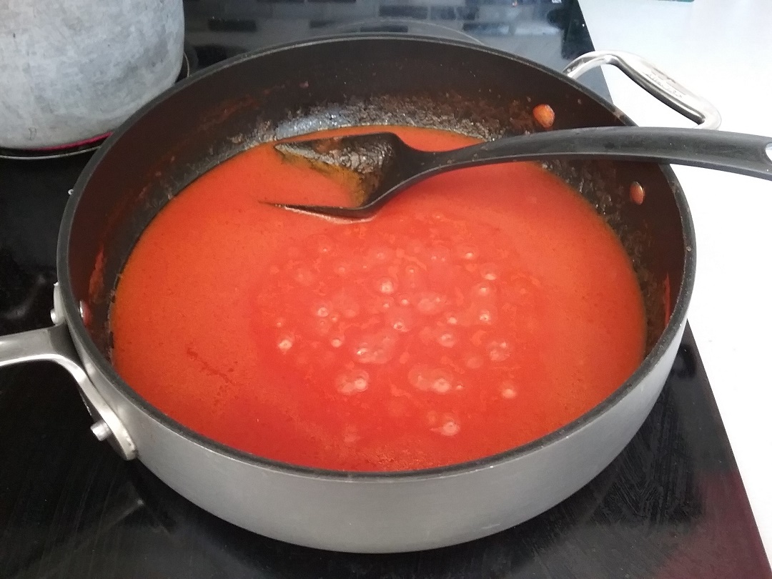 おうちでイタリアン！トマト缶で作るトマトソースパスタ