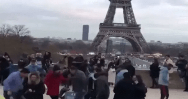 Video Personas Bailan “la Chona” En Un Semáforo Del Centro Histórico