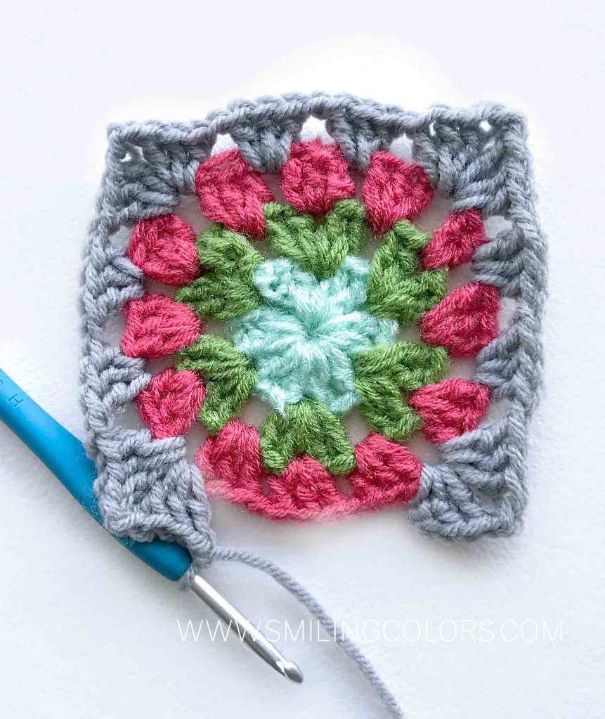 Granny Square Circle Center Pattern In 4 Easy Steps