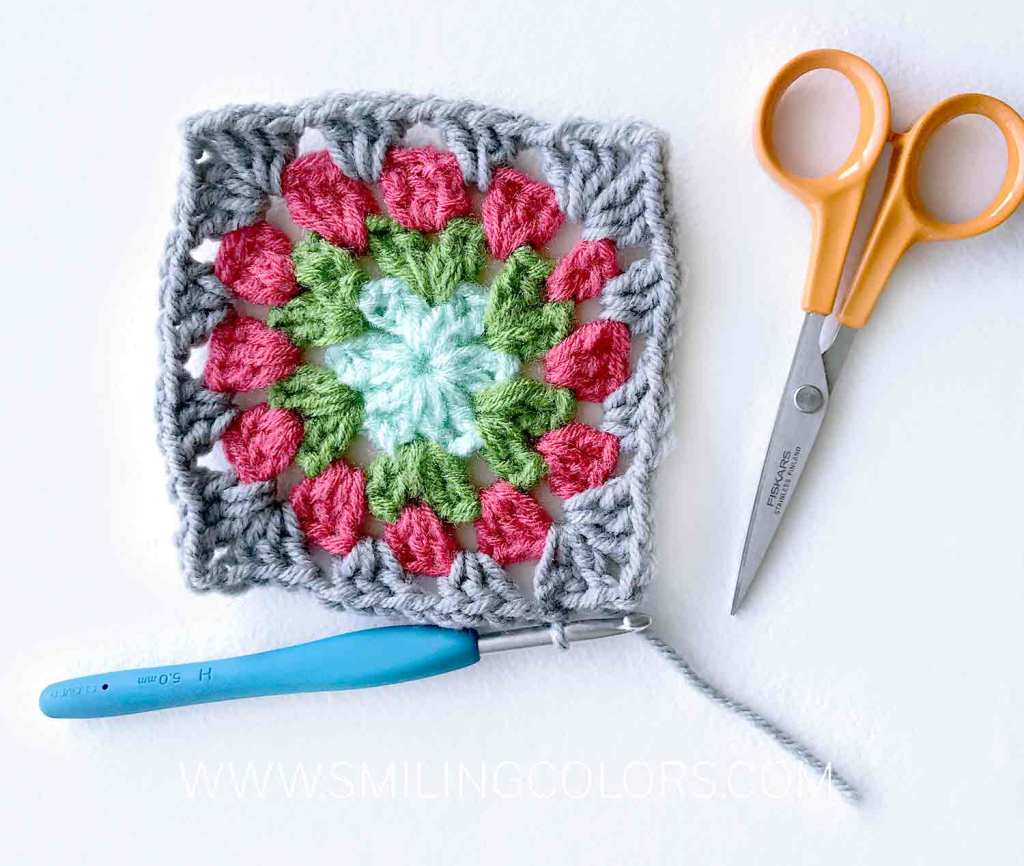 Granny Square Circle Center Pattern With Easy Step By Step Smiling Colors