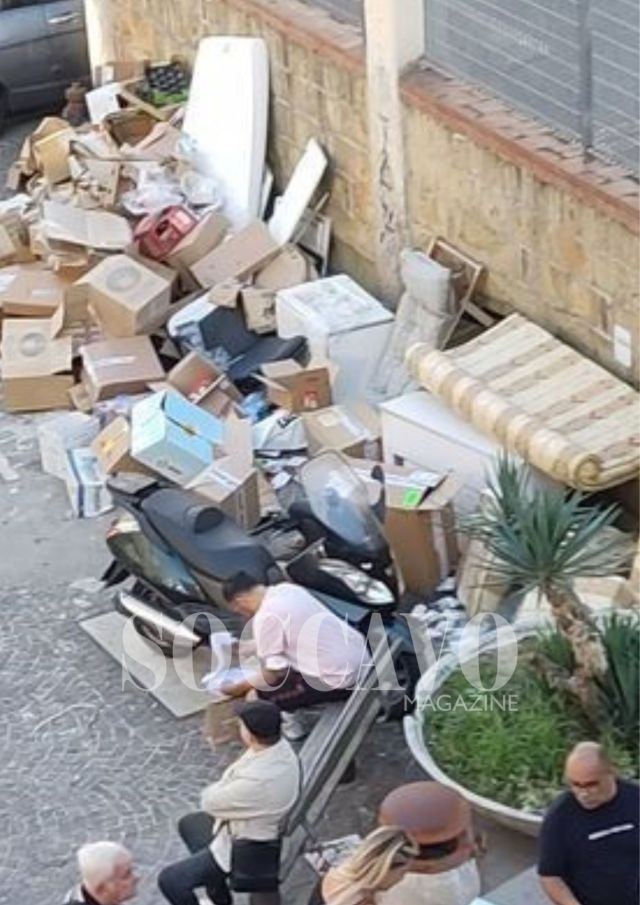 Foto A Soccavo Discarica A Cielo Aperto Davanti Allasl Soccavo Magazine