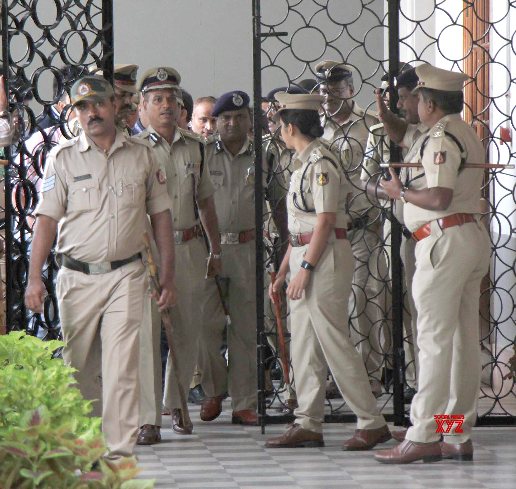 Bengaluru Karnataka Congress Leaders Arrives To Meet Assembly Speaker