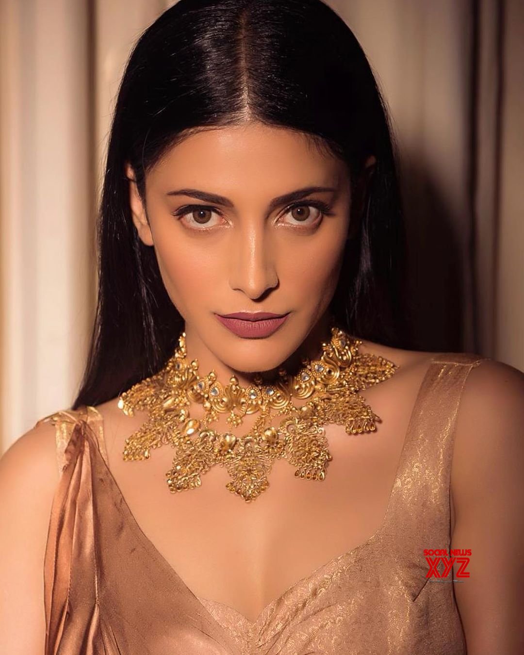 Actress Shruti Hassan Latest Glamour Stills Social News Xyz