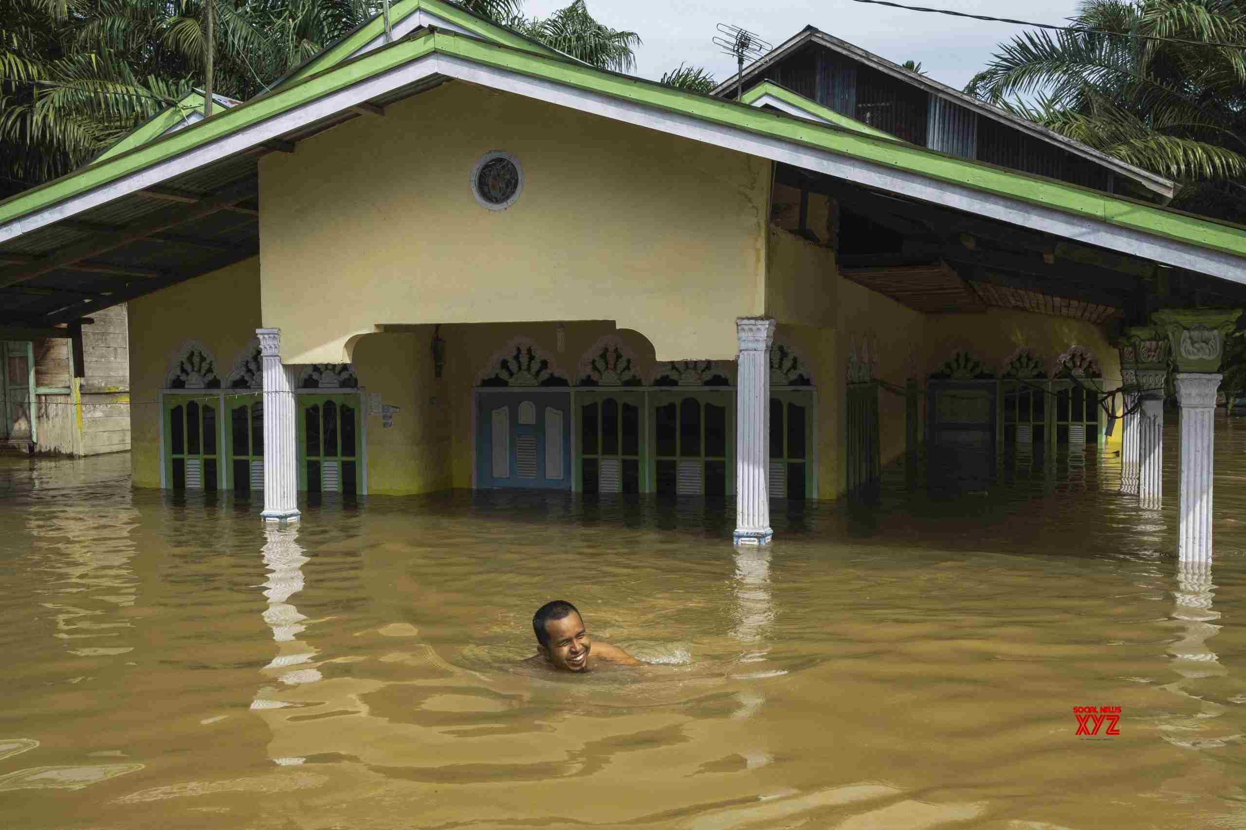 20 Dead In Indonesia Flash Floods Landslides Social News Xyz