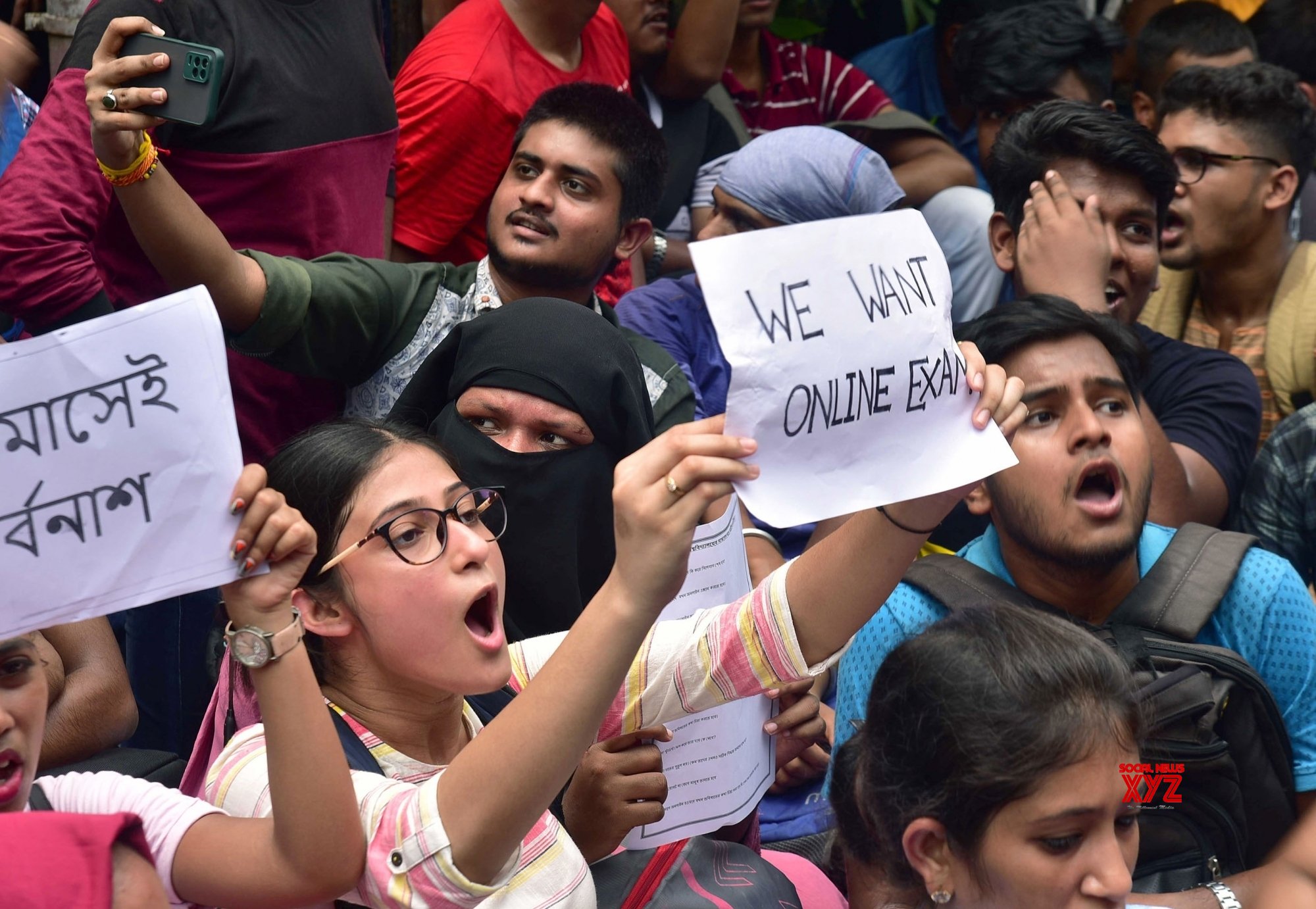 Kolkata Students Of Calcutta University Raise Slogans During A Protest