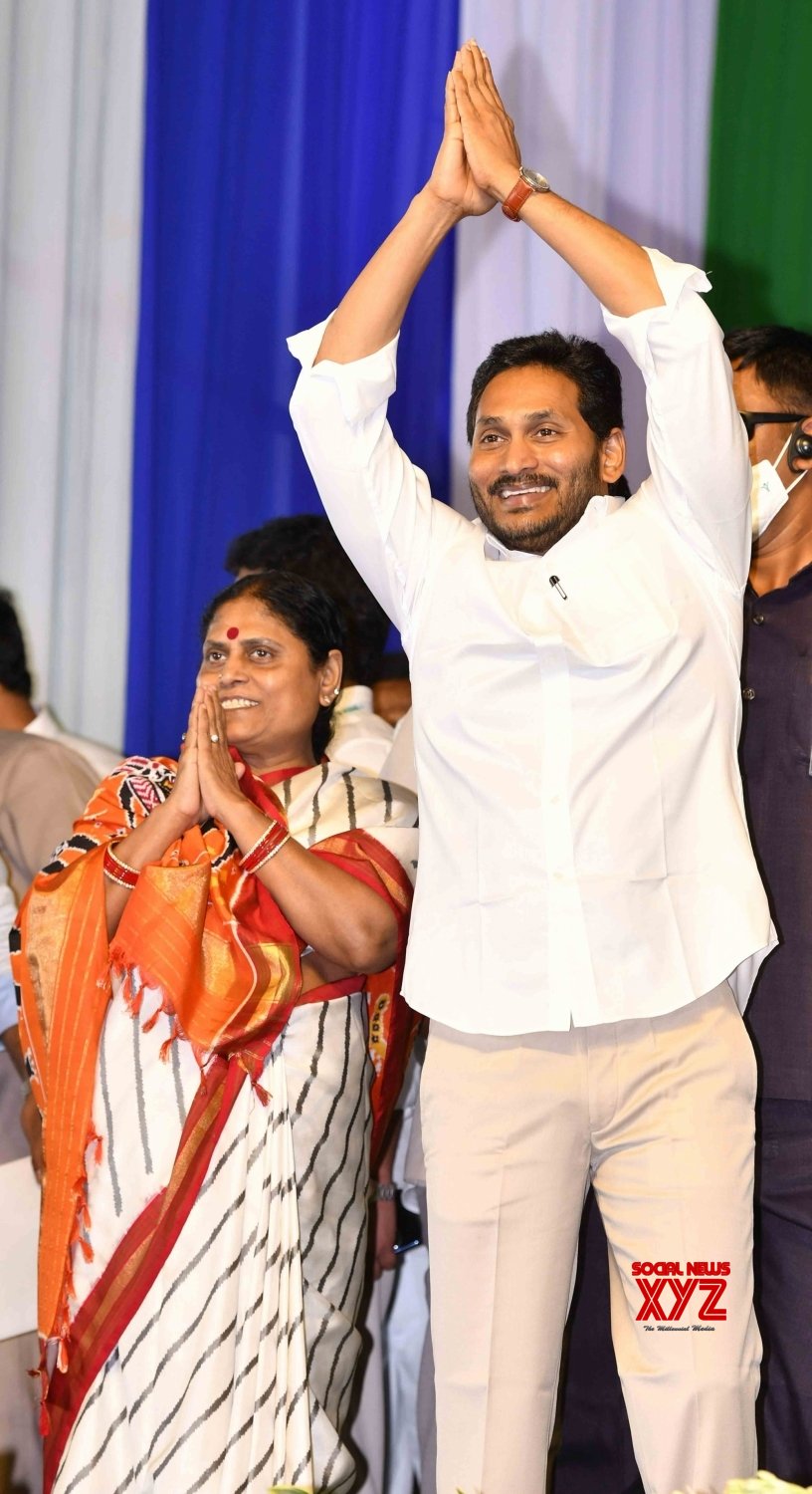 Gunturandhra Pradesh Chief Minister Ys Jagan Mohan Reddy With His