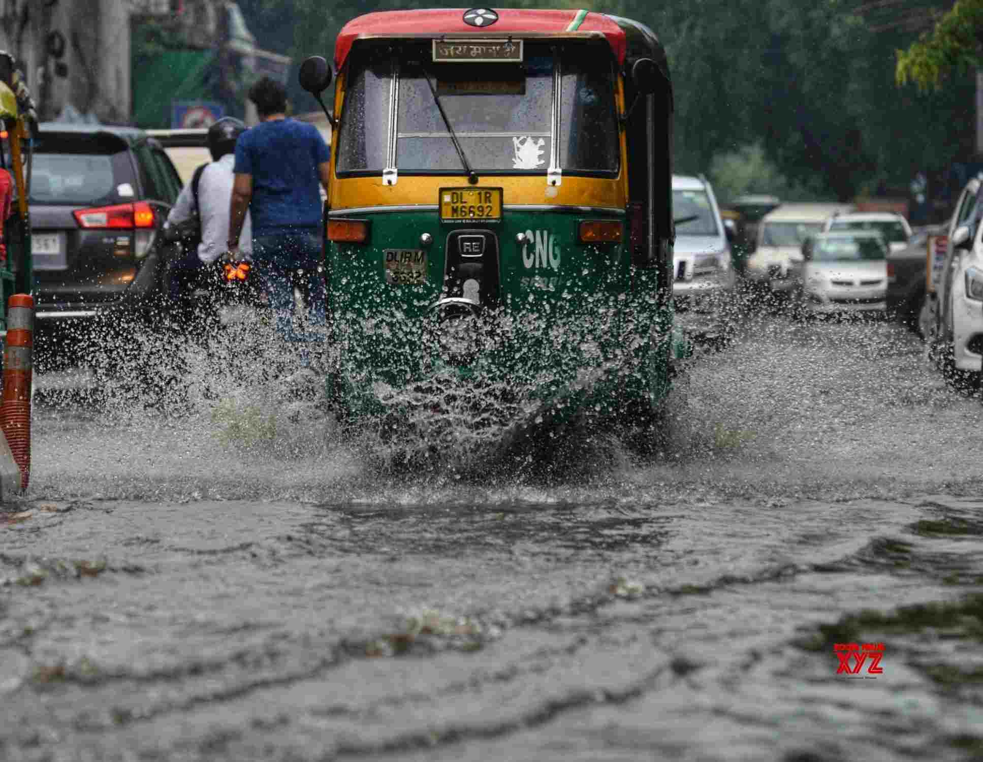 New Delhi An Auto Rickshaw Wades Through A Waterlogged Road Gallery