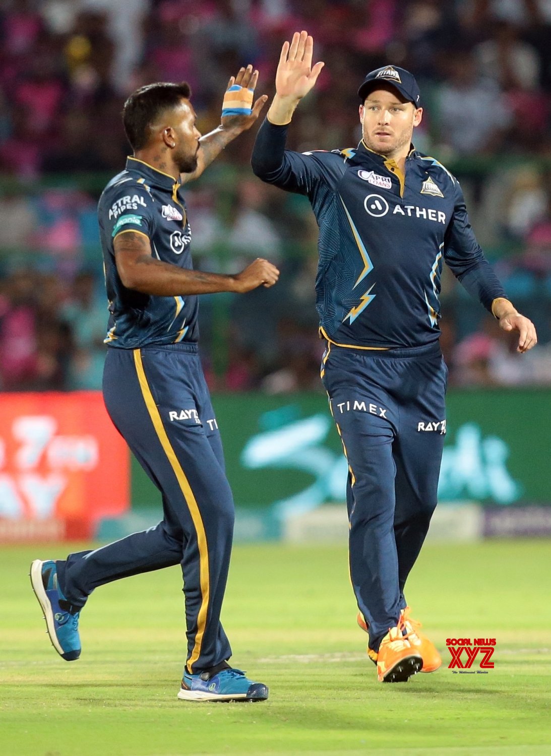 Jaipur Gts Captain Hardik Pandya With Teammate David Miller