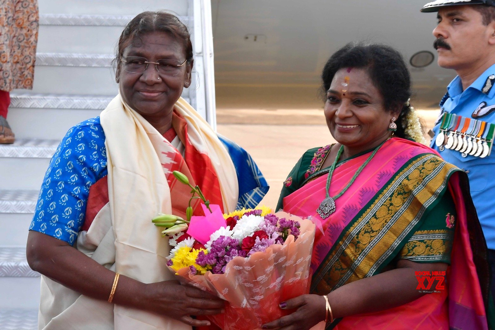 Hyderabad President Droupadi Murmu Being Welcomed By Governor Of