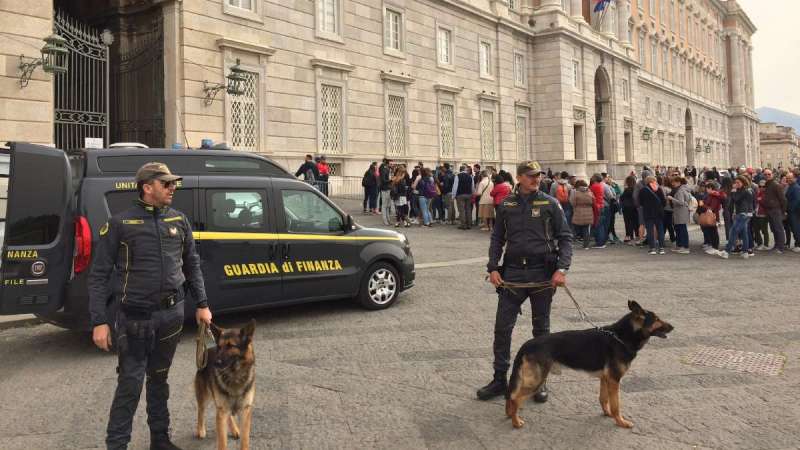 Reggia Di Caserta Abusivismo Commerciale Grossa Operazione Della