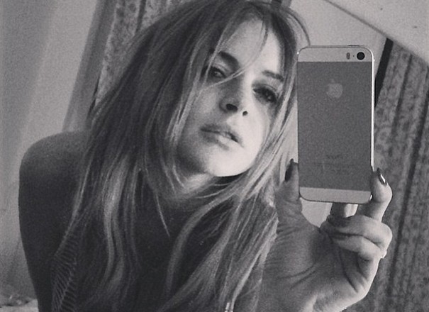 Undressed Selfie Of Lindsay Lohan Goes Viral On Instagram